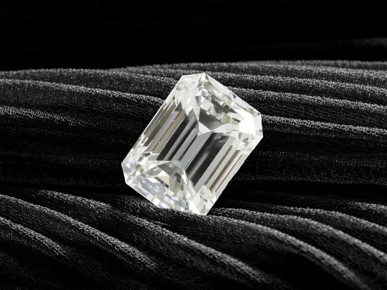 Comment choisir un diamant taille émeraude ? Le guide Hauthentic
